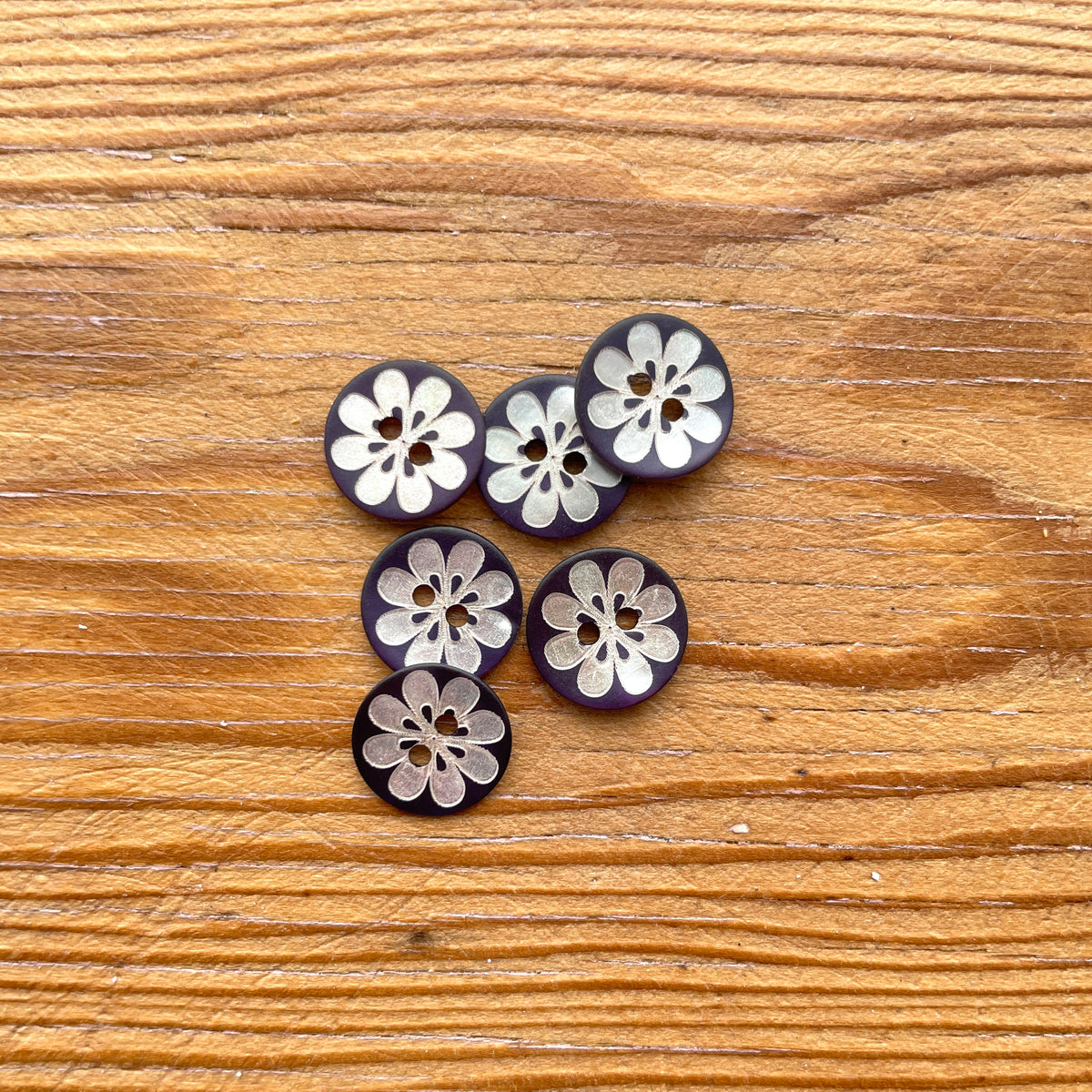 Matt Shell Button - Etched Flower – EWE fine fiber goods