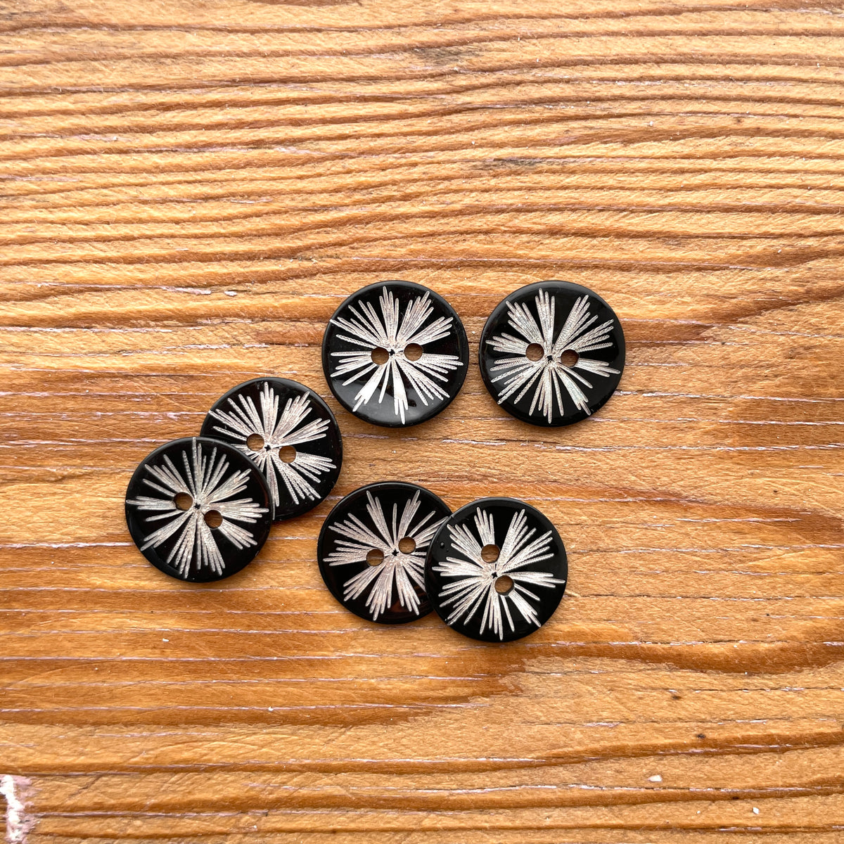 Glossy Shell Button - Etched Starburst Center – EWE fine fiber goods