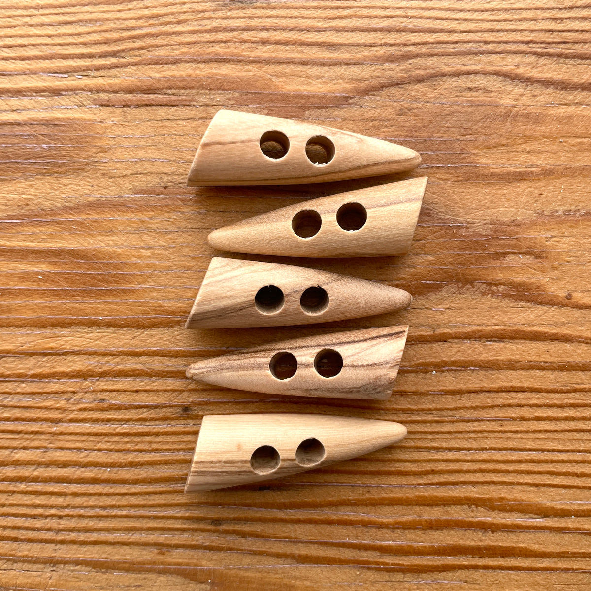 Olive Wood Toggles Tapered – EWE fine fiber goods