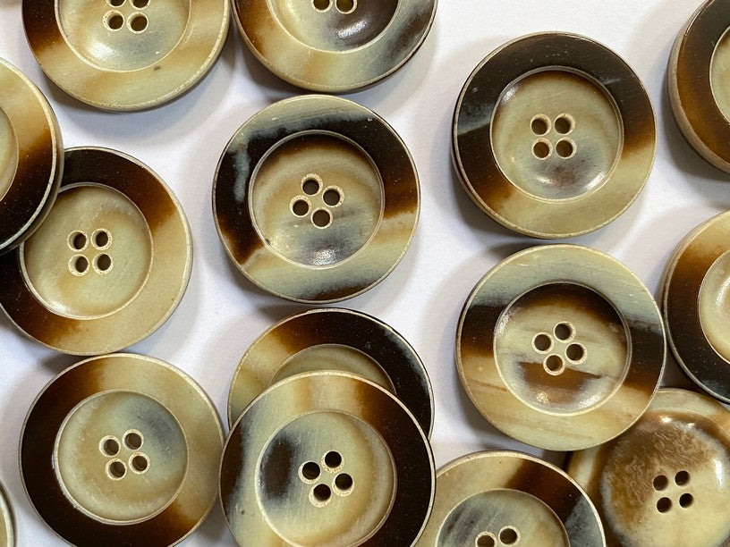 Recycled Light and Dark Horn Buttons – EWE fine fiber goods